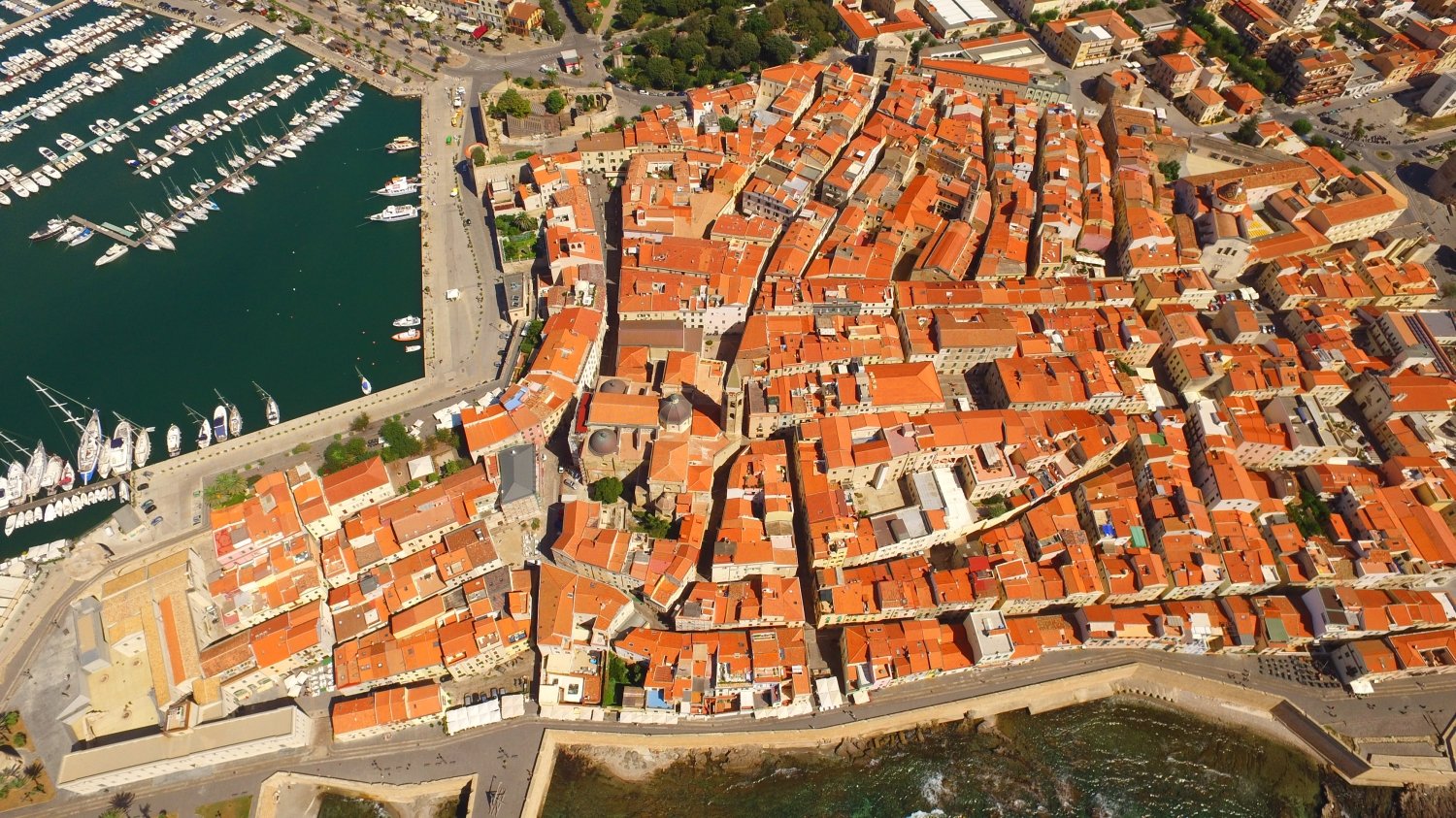 La città di Alghero, tra mare, storia e tradizioni