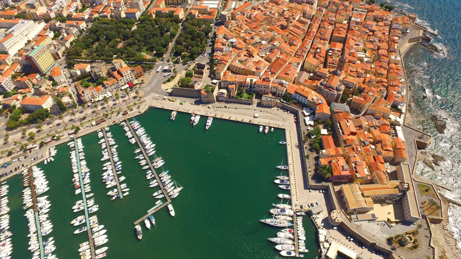 La città di Alghero, tra mare, storia e tradizioni
